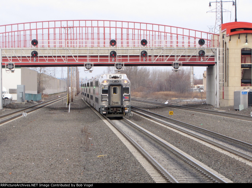 NJT Multilevel cab car 7046